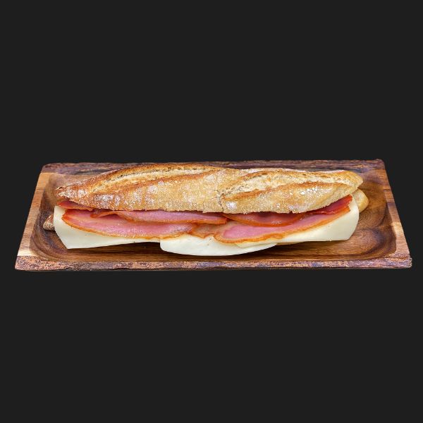 Bocadillo de bacon, queso y pimientos – Gastrobar Tu Casa